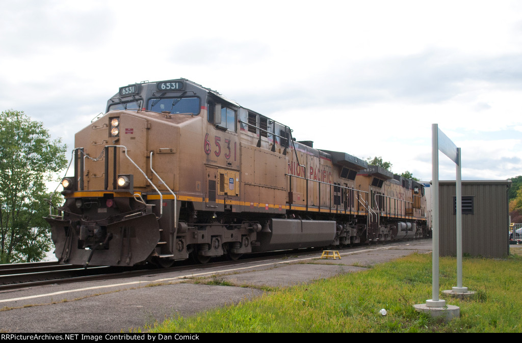 UP 6531 Leads L090 at Amsterdam